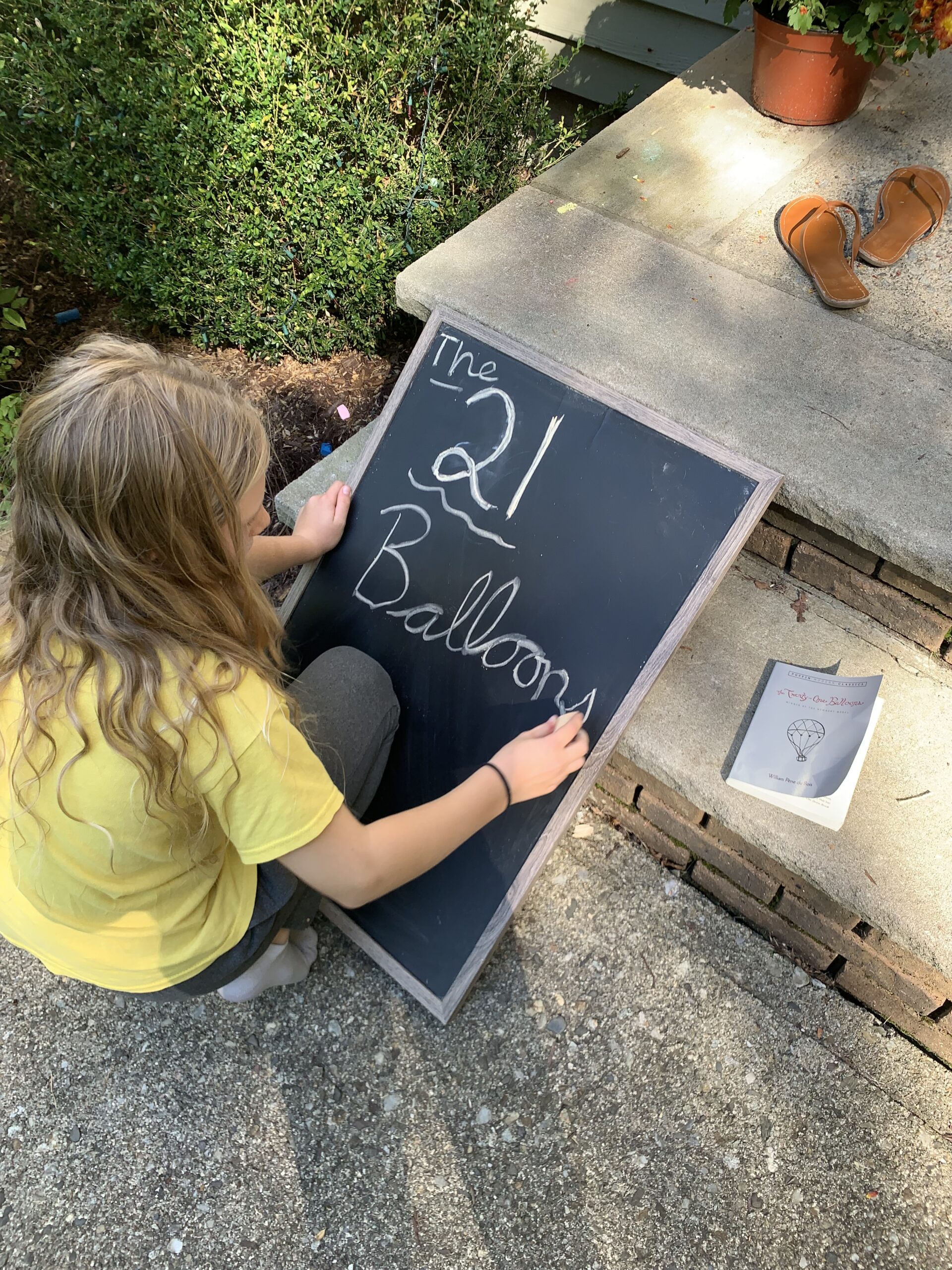 How to Host a Twenty-One Balloons Book Discussion - lifeonfern.com