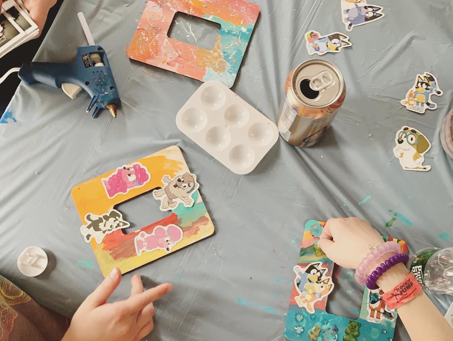 Host an Adorable DIY BLUEY Party! - lifeonfern.com